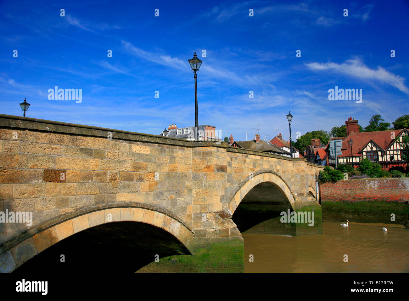 Arundel castle ruins hi-res stock photography and images - Alamy