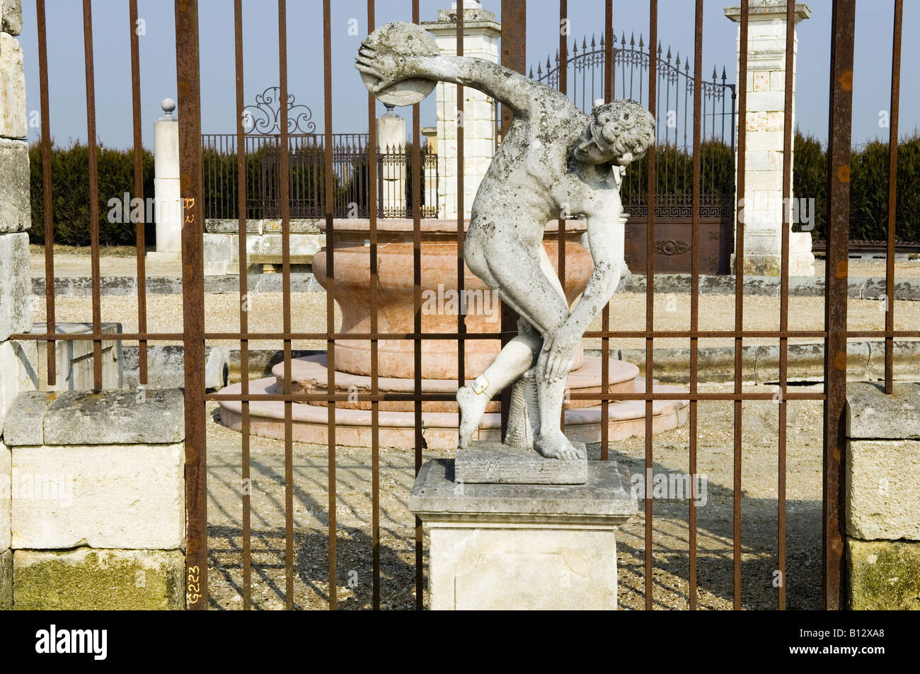 Statue of apollo hi-res stock photography and images - Alamy