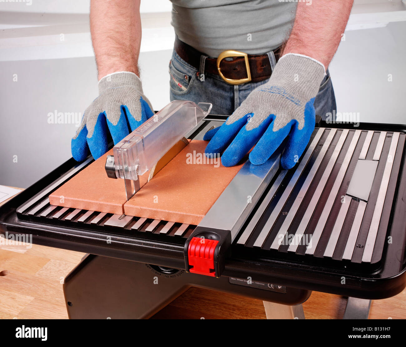 Man cutting tile cutter hi-res stock photography and images - Alamy