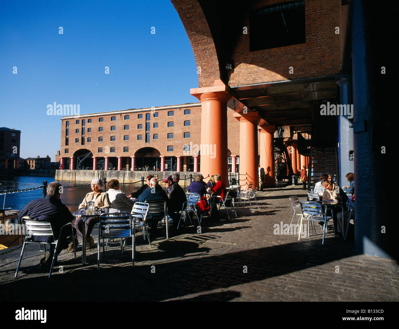 Albert Docks, Cafe Stock Photo - Alamy