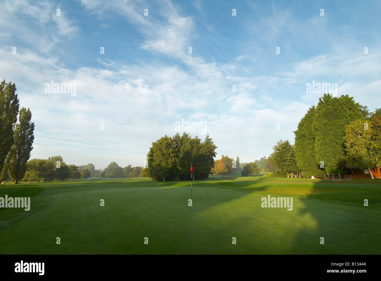 Early morning golf course spring hi-res stock photography and images ...
