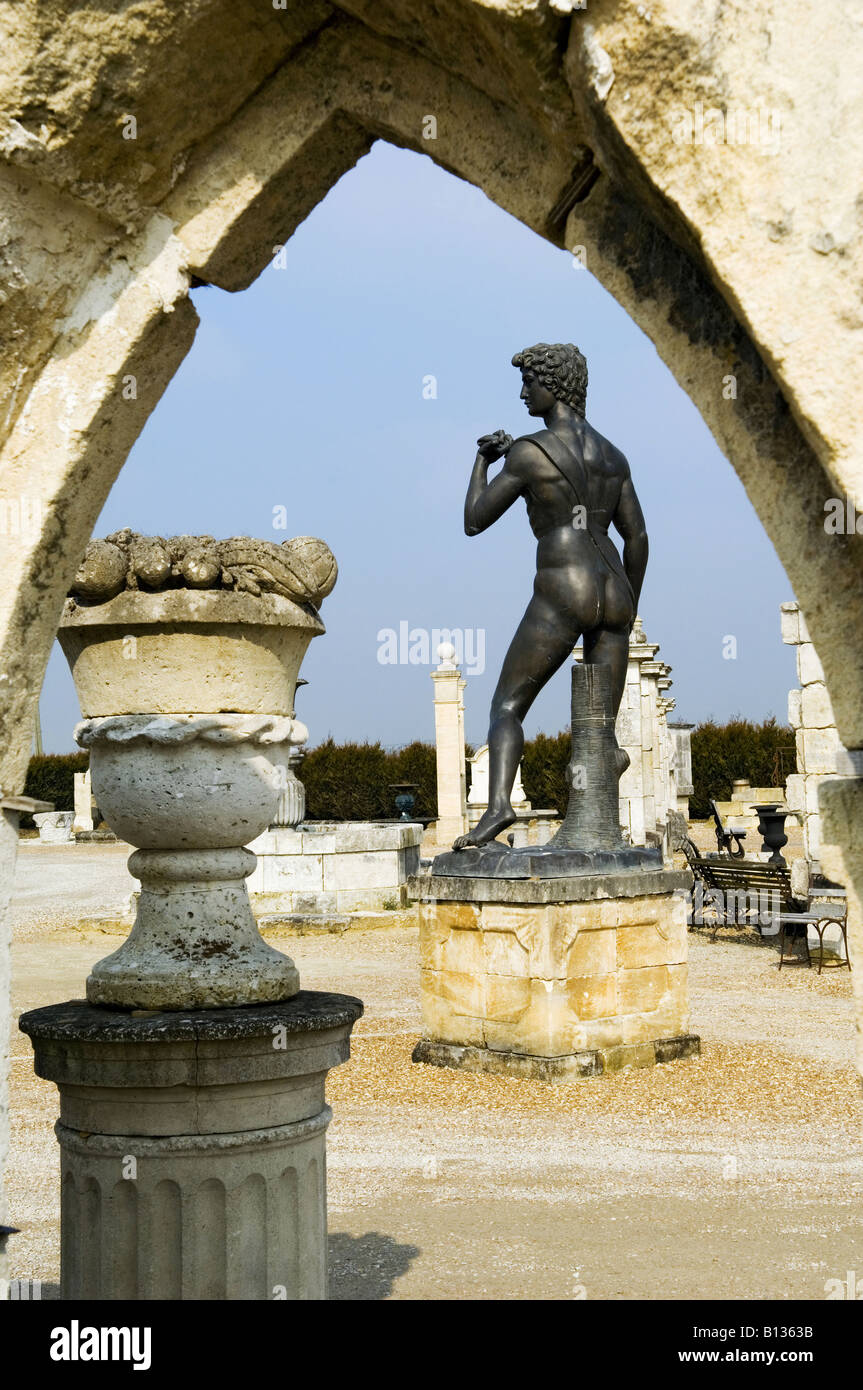 Statue of apollo hi-res stock photography and images - Alamy