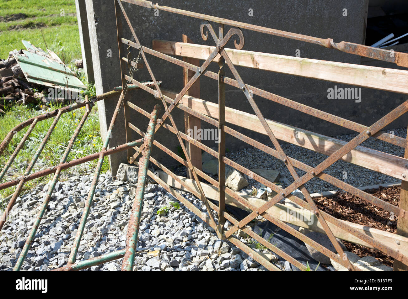 FIVE BAR GATE TO ABANDONED AND DERELICT DERELICT FARM BUILDINGS IN ...