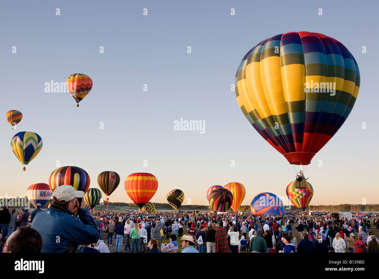 Sunrise launch at 2007 Adirondack Balloon Festival Queensbury New York ...