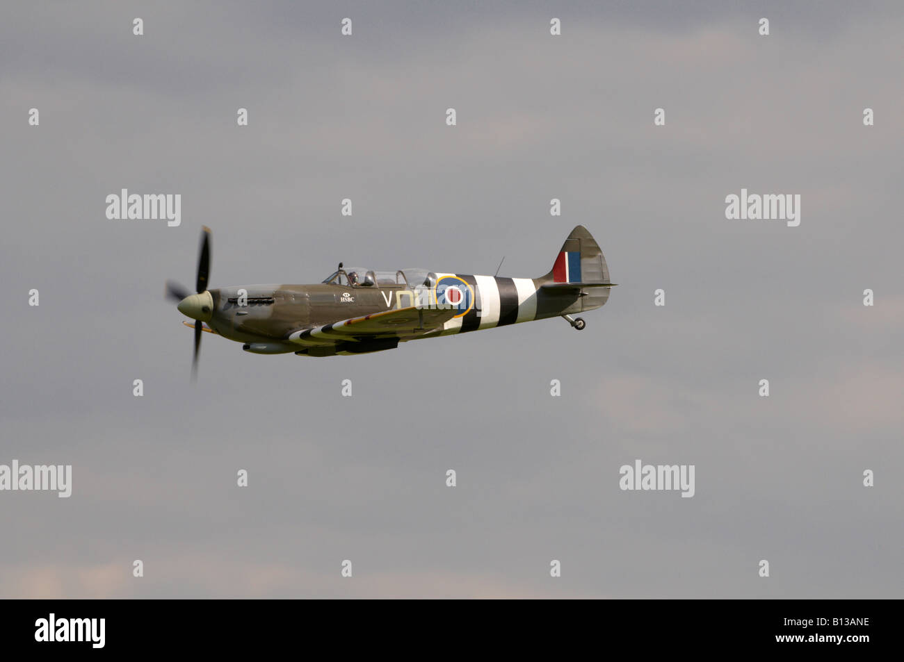 Spitfire cockpit canopy aircraft hi-res stock photography and images ...