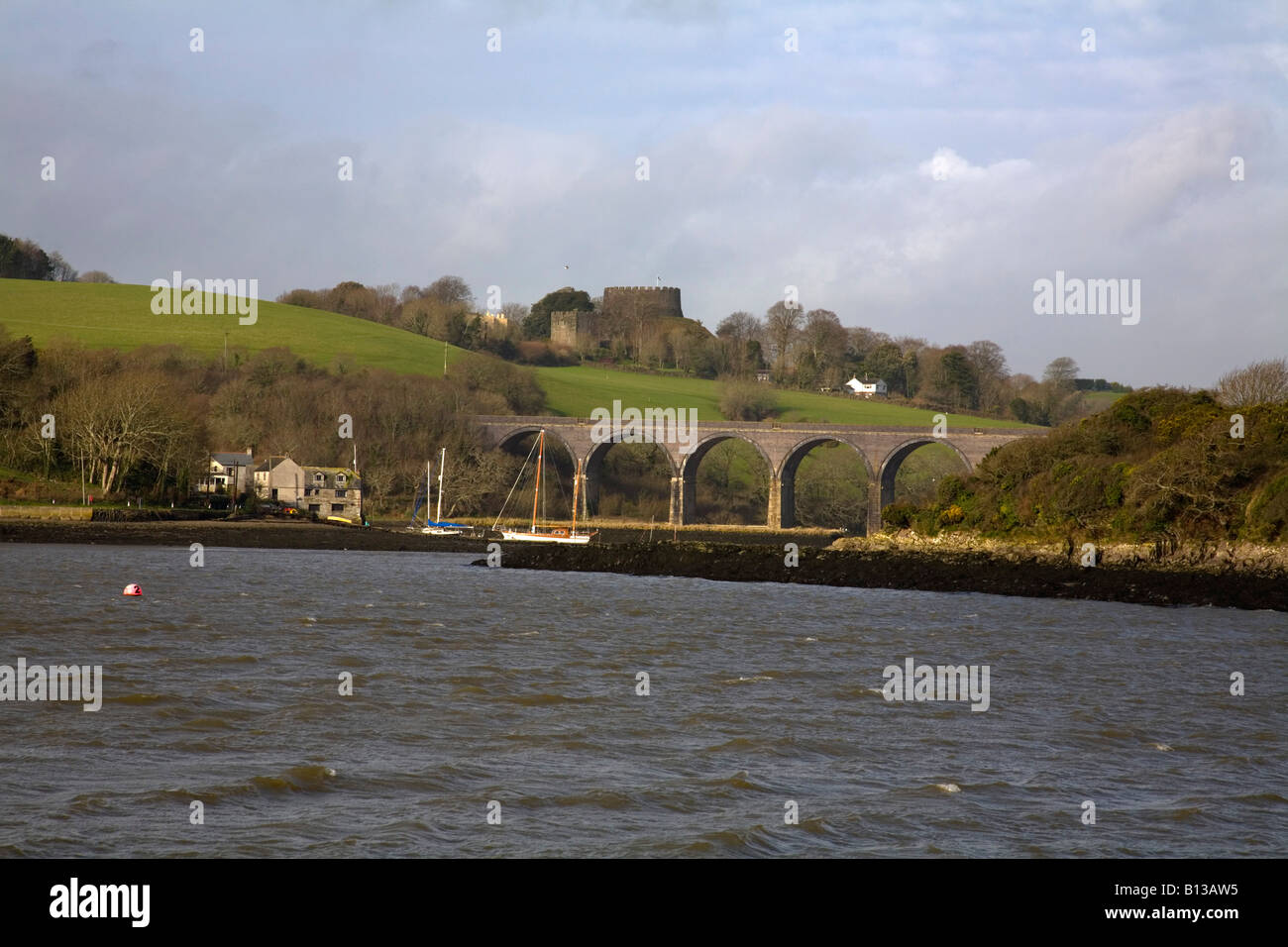 river lynher cruise looking towards trematon castle Stock Photo - Alamy