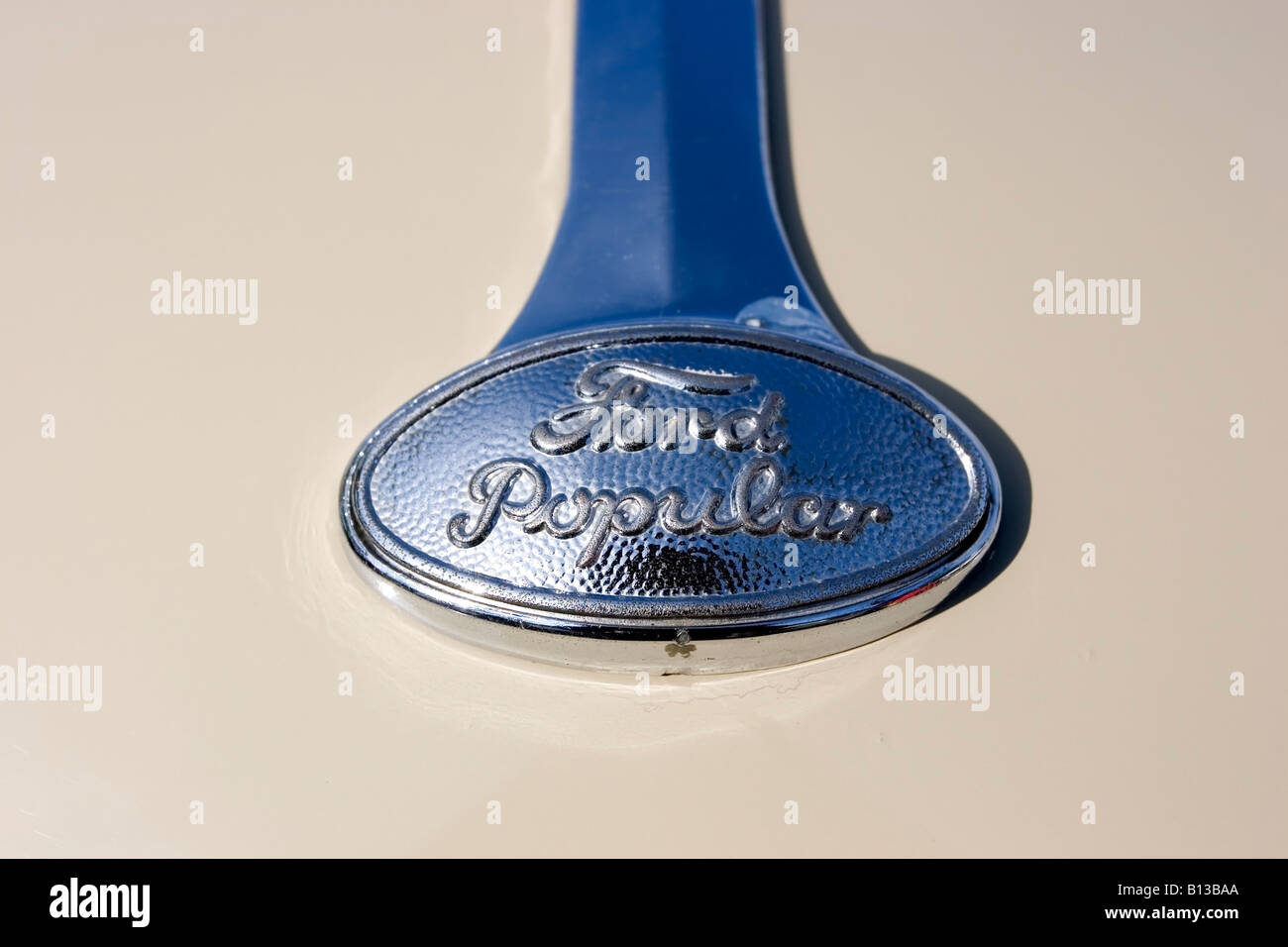 old Ford logo Stock Photo - Alamy