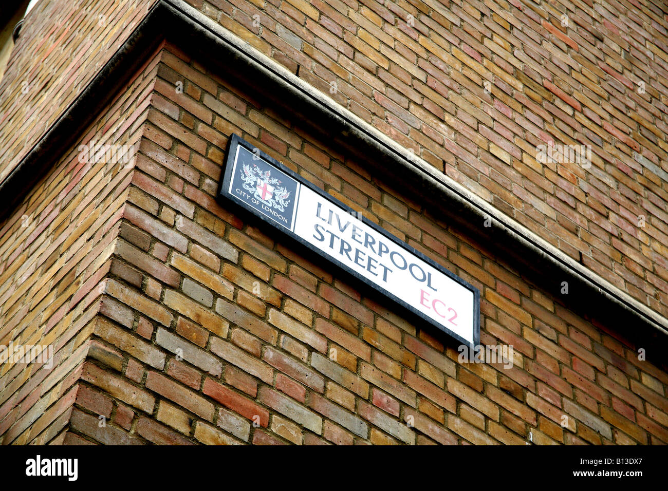 London liverpool street station sign hi-res stock photography and ...