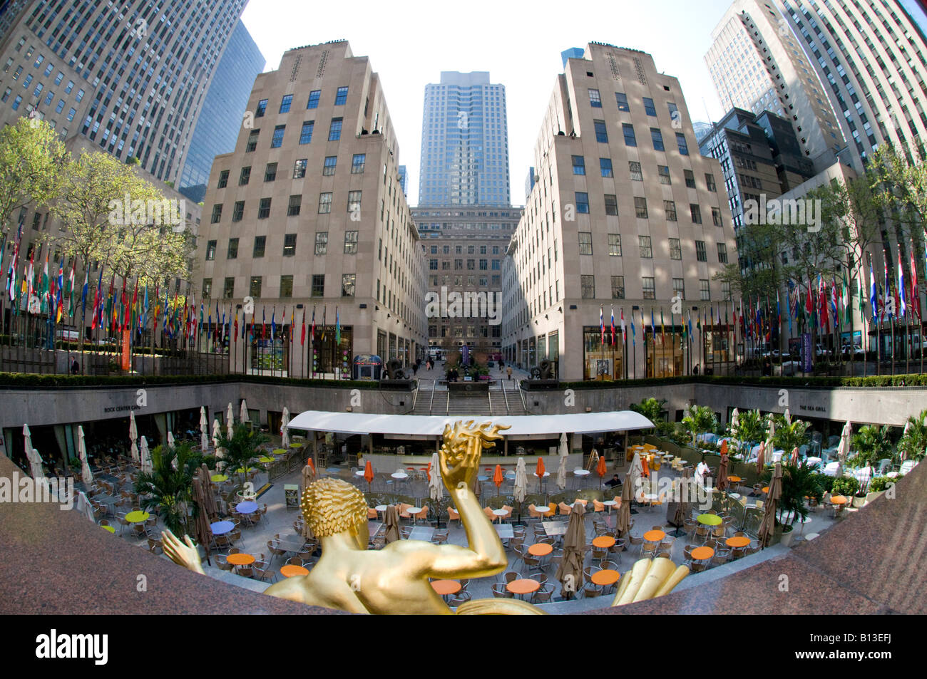 Fountain rockefeller center rockefeller plaza hi-res stock photography ...