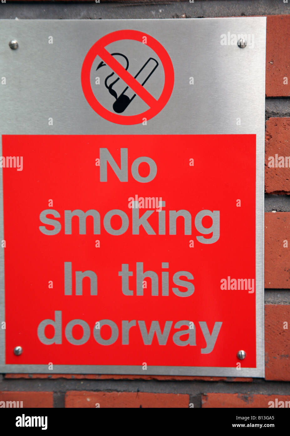 No smoking in building sign hi-res stock photography and images - Alamy