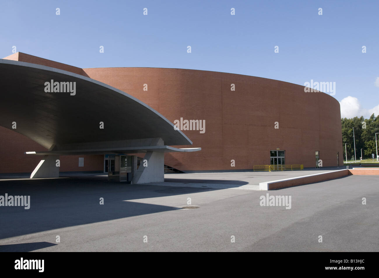 Multiusos gondomar designed alvaro siza hi-res stock photography and ...