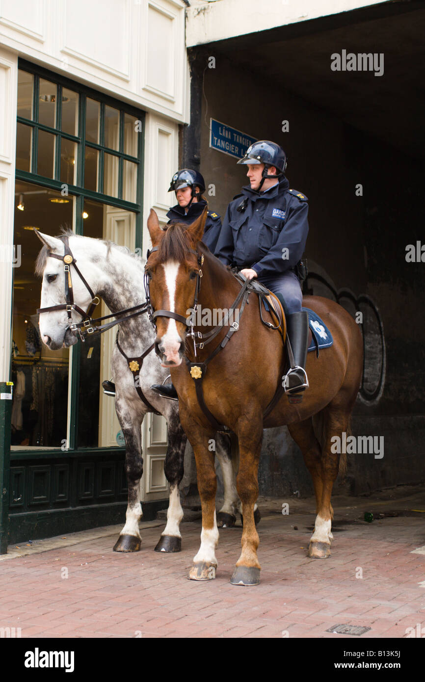 Garda ireland uniform hi-res stock photography and images - Alamy