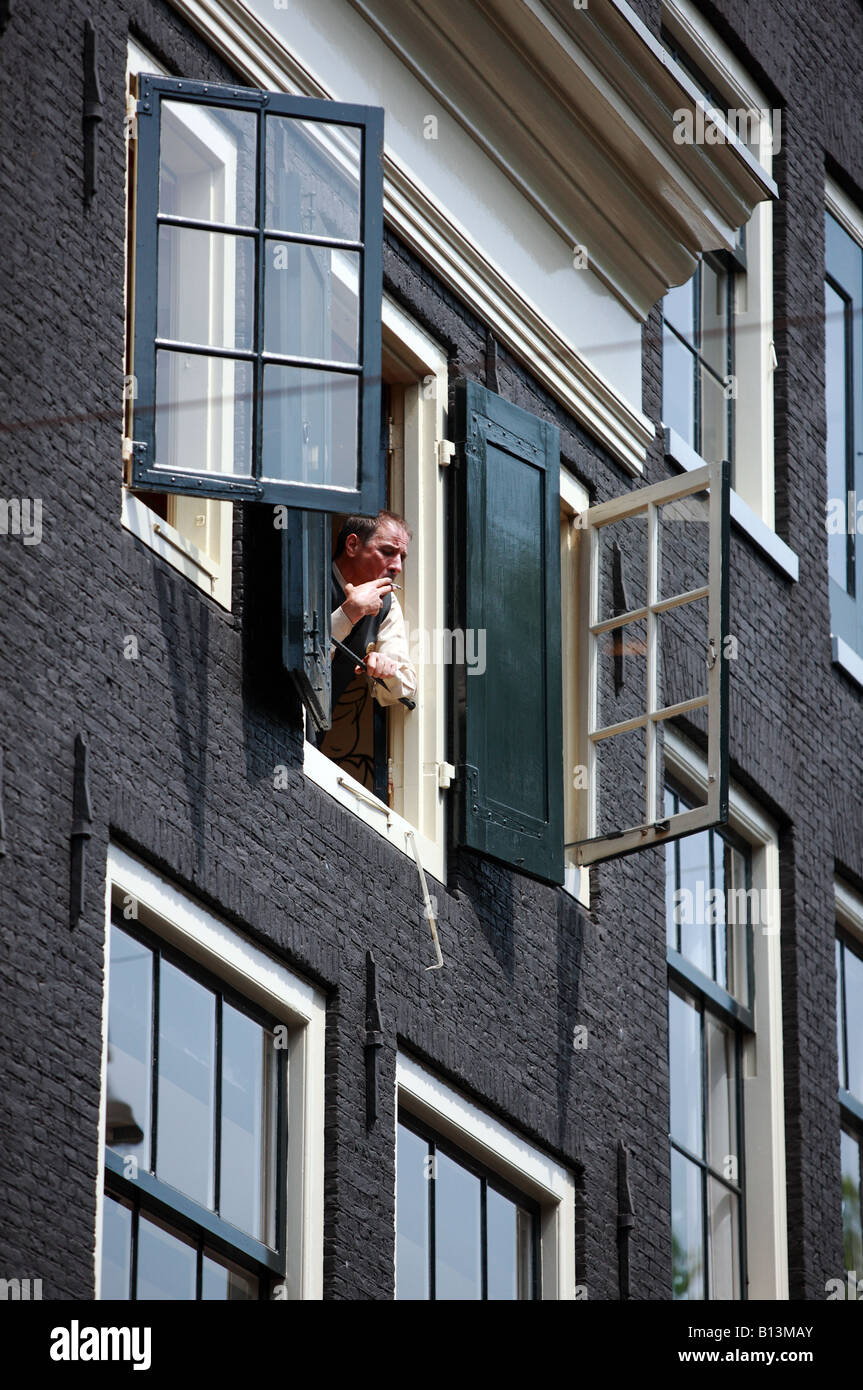 Floor smoking hi-res stock photography and images - Alamy