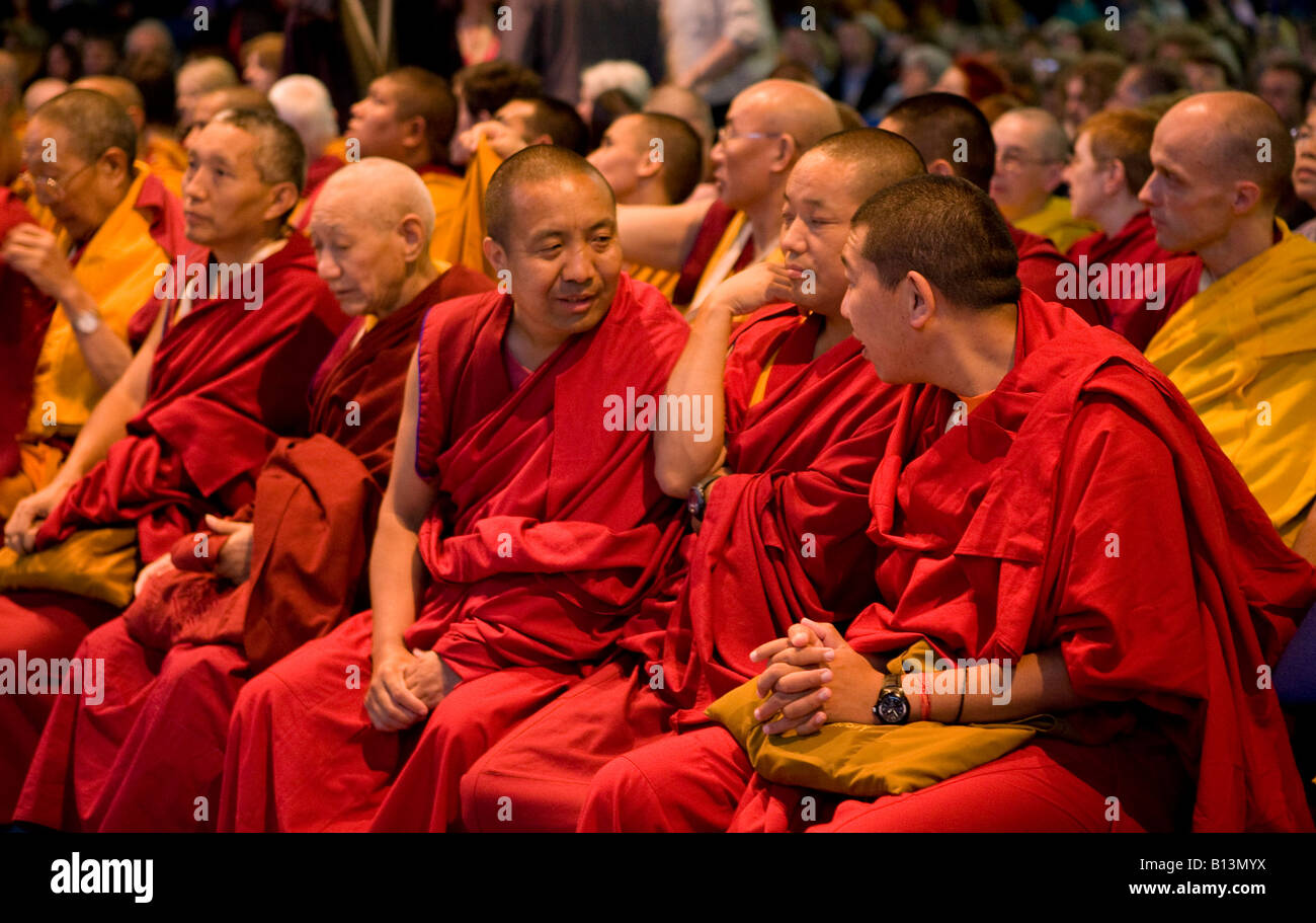Buddhist monks uk hi-res stock photography and images - Alamy