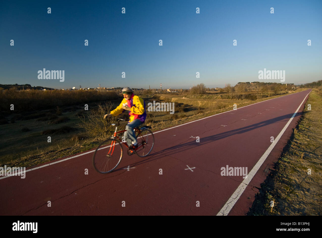 Tiber River, Rome, bike way, Lazio, Italy Stock Photo - Alamy