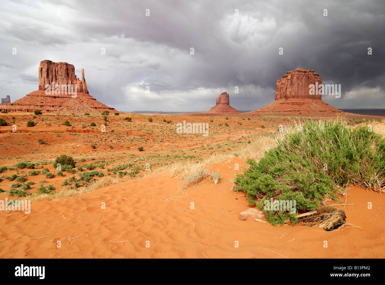Monument Valley approaching storm Stock Photo - Alamy