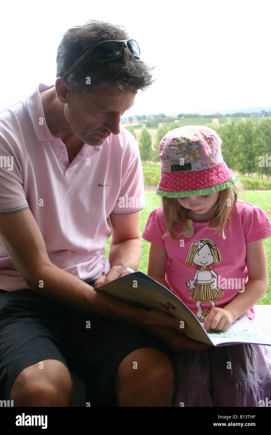 dad teaching daughter to read Stock Photo - Alamy