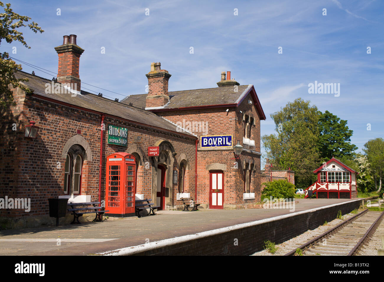 Hadlow road railway station wirral hi-res stock photography and images ...