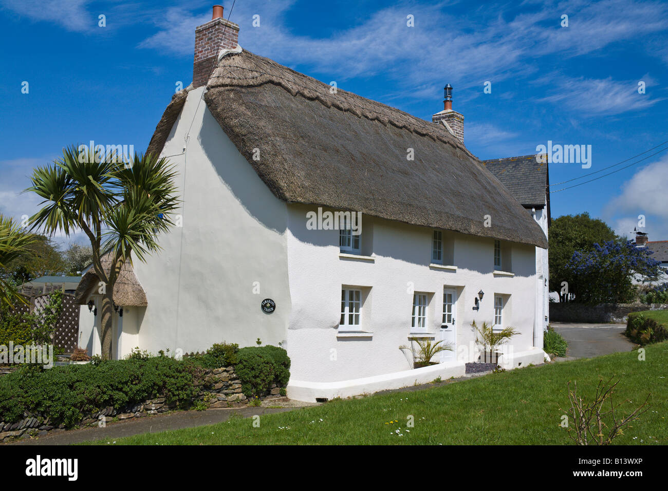 Thatched Cottage, Veryan, Cornwall, England Stock Photo - Alamy