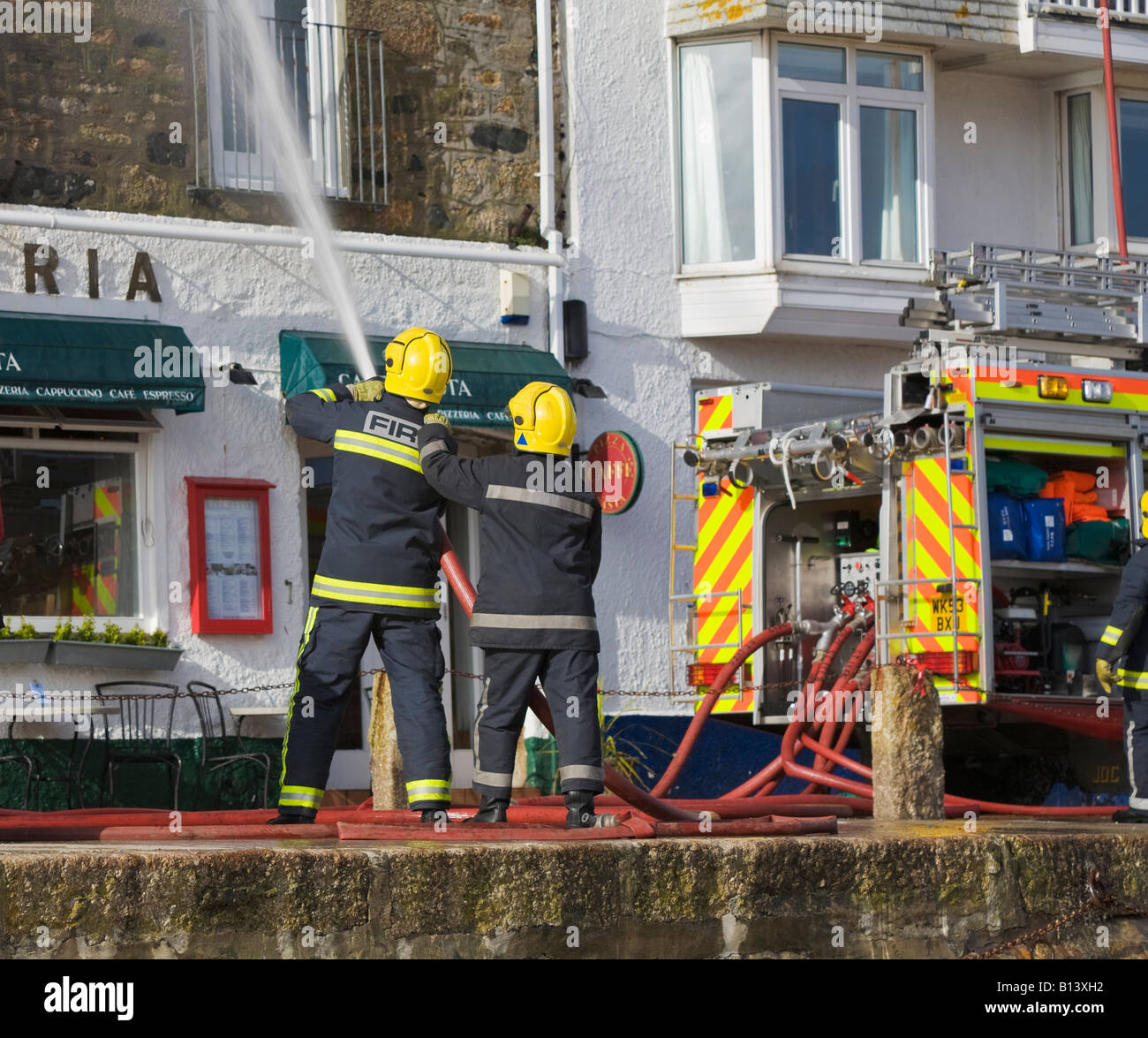 Firemen building hi-res stock photography and images - Alamy