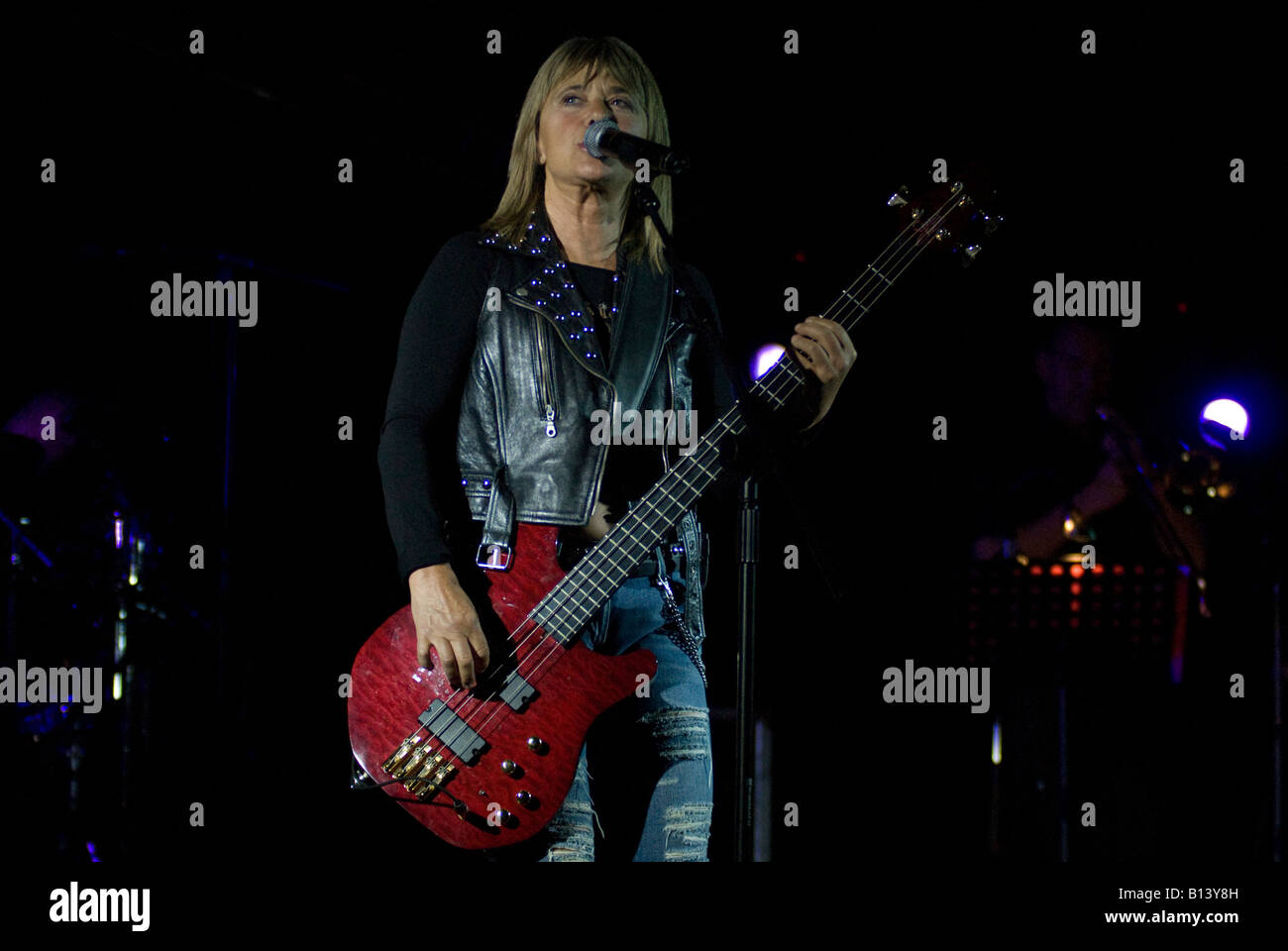 Suzi Quattro on stage, 2007 Stock Photo - Alamy