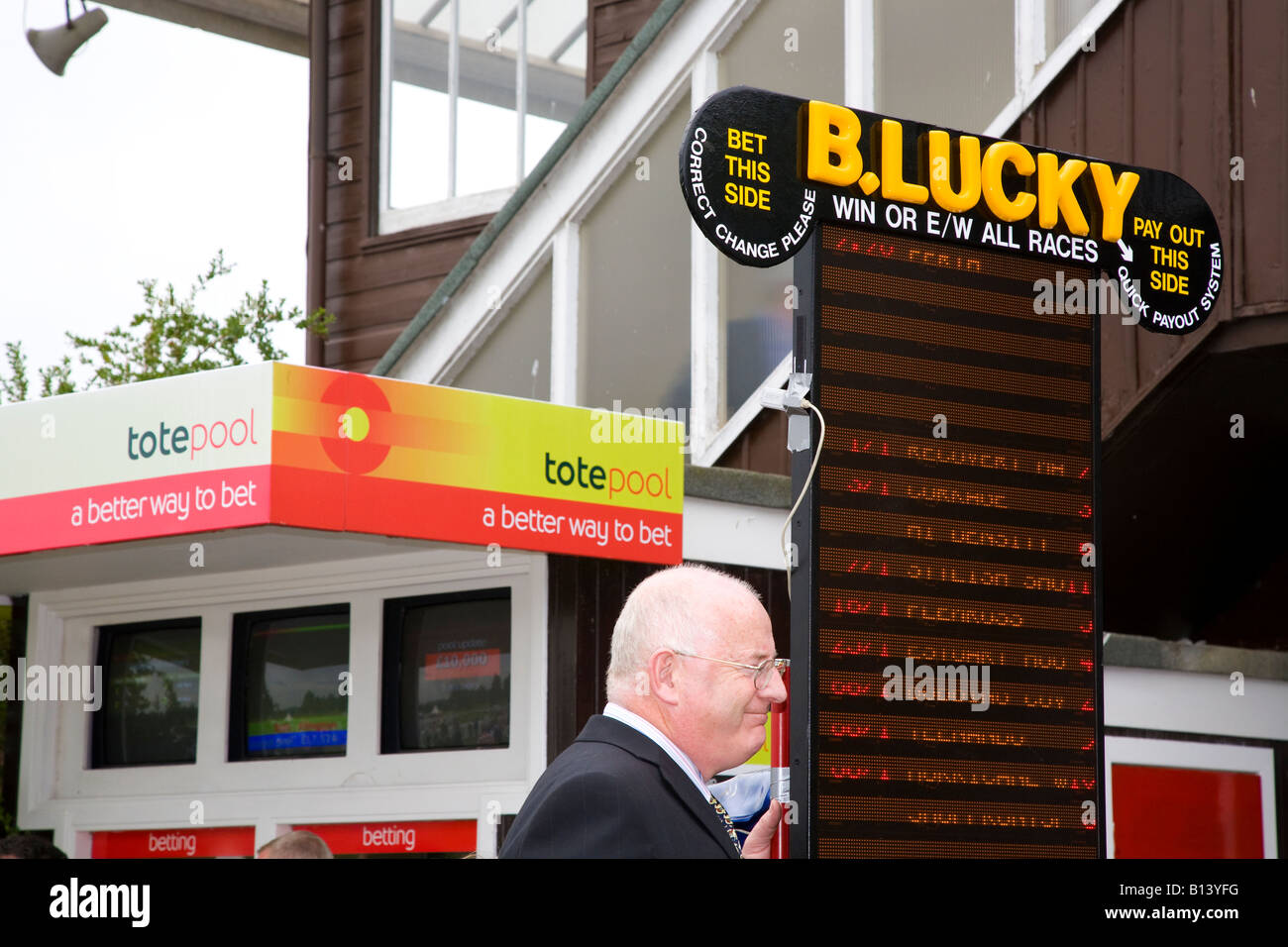 Bookies sign race course hi-res stock photography and images - Alamy