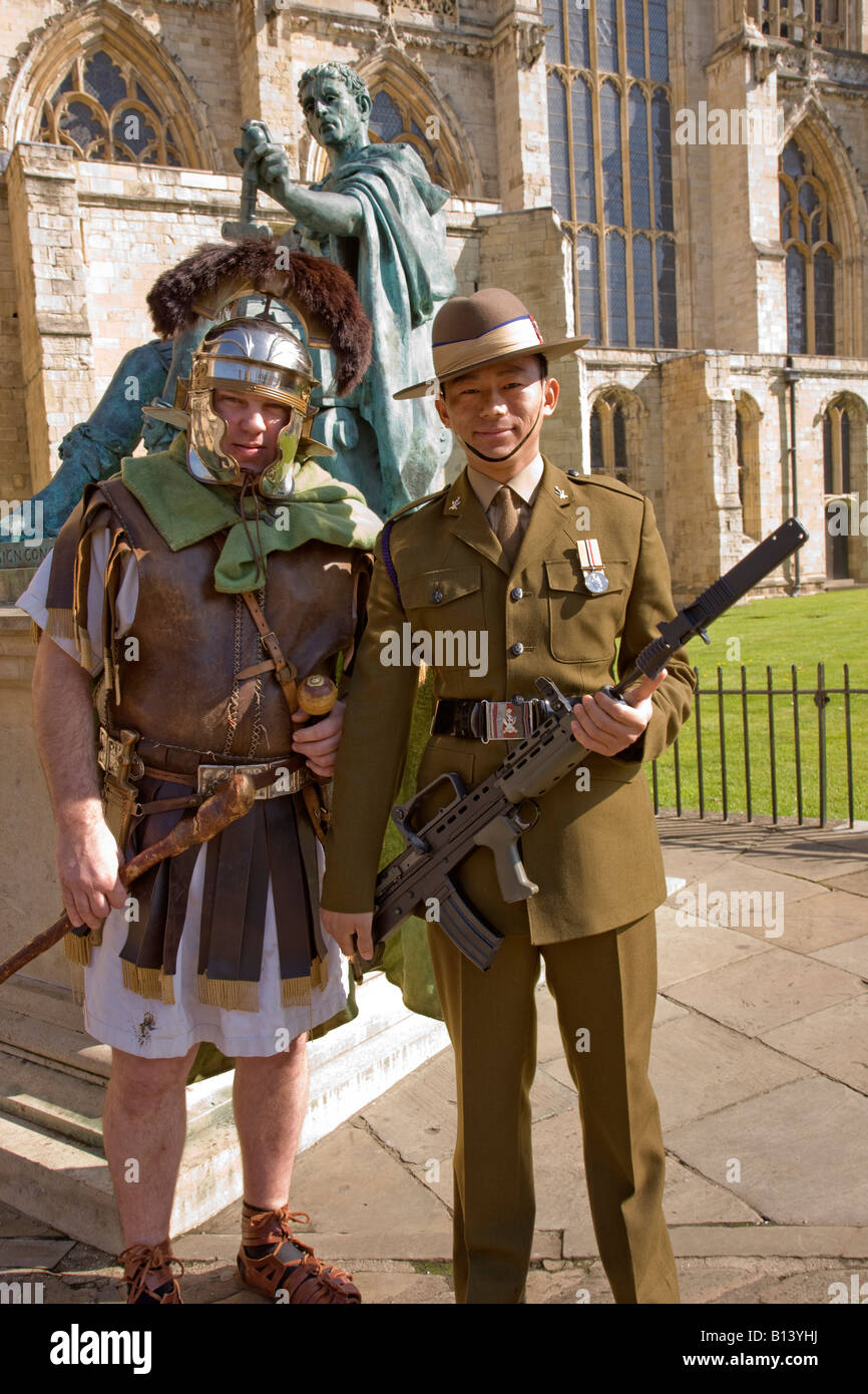 Roman soldier statue hi-res stock photography and images - Alamy