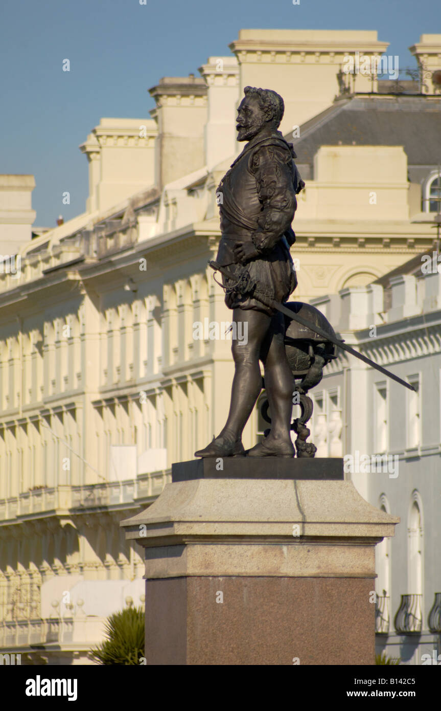 Sir Francis Drake statue in front of Grand Parade house on Plymouth Hoe ...