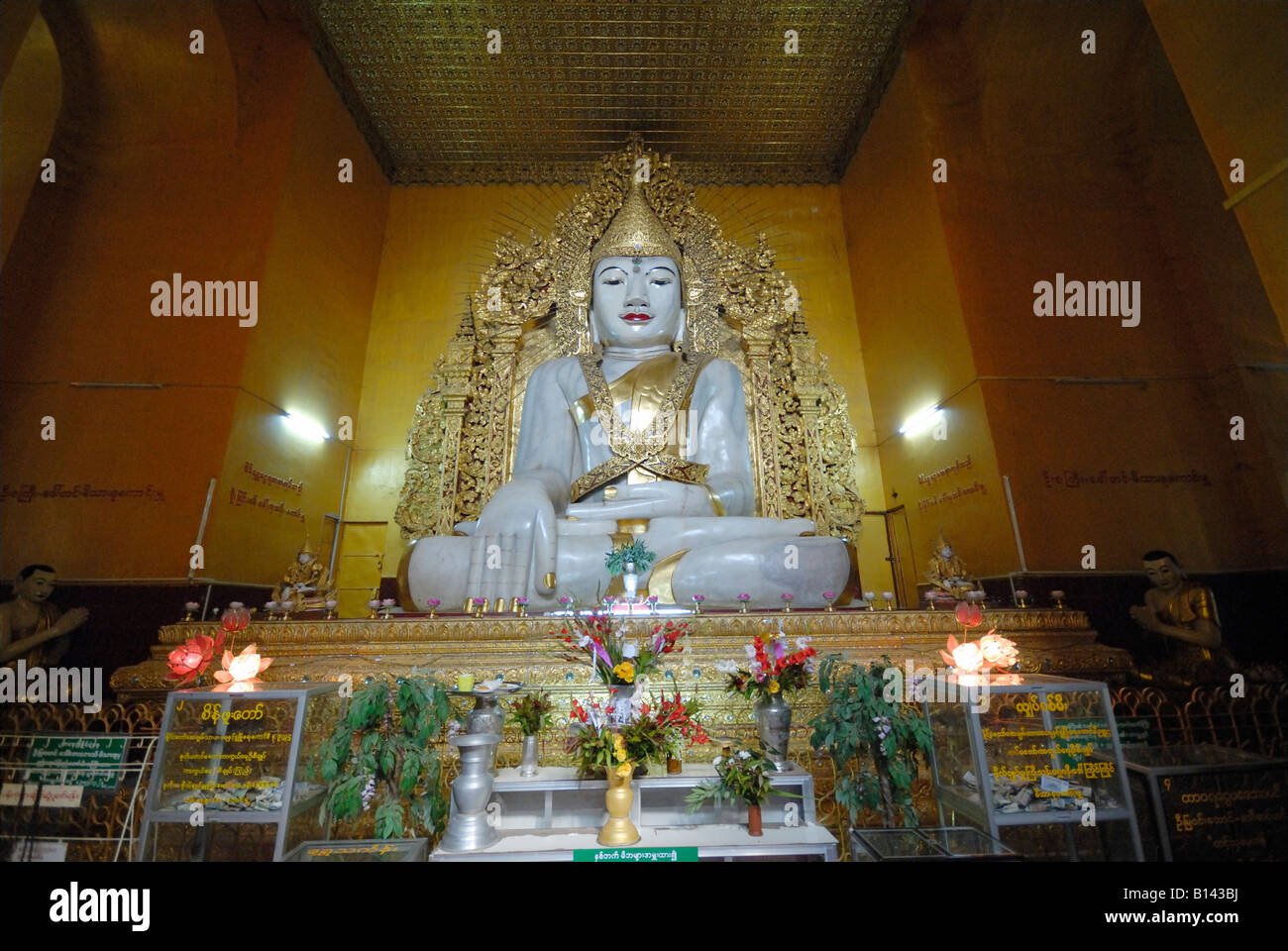 KYAUKTAWGYI PAGODA sitting Buddha made from one single marble block ...