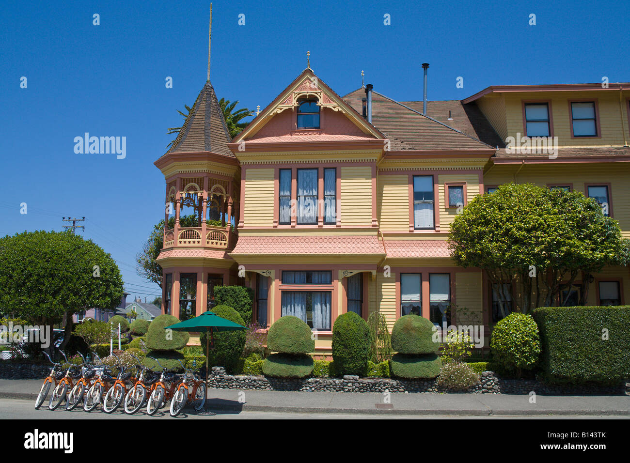 The gingerbread mansion inn hi-res stock photography and images - Alamy