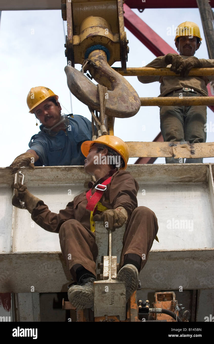 Safety harness rig hi-res stock photography and images - Alamy