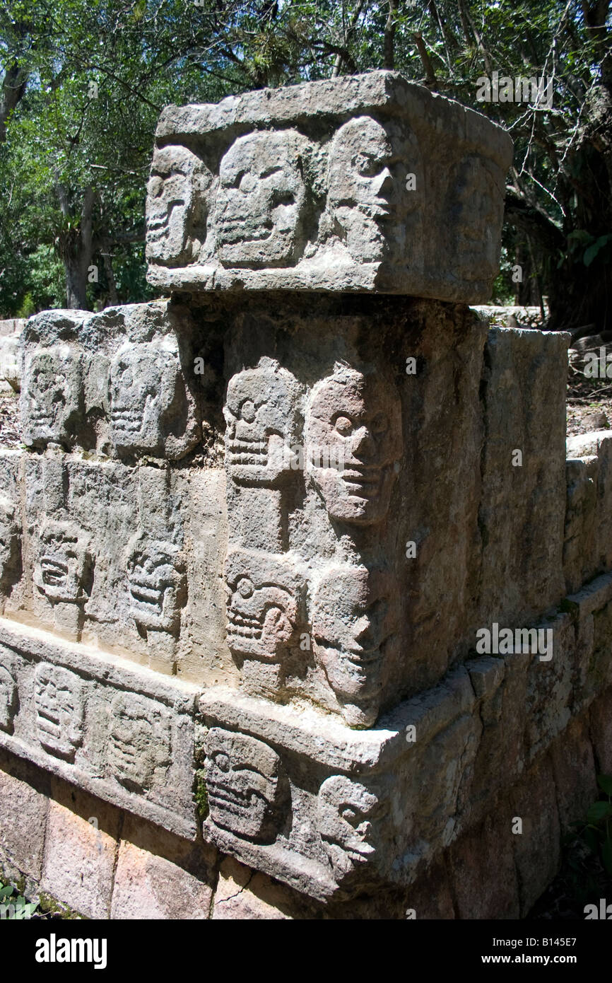 The Tzompantli wall of skulls Chichen Itza - Mexico Stock Photo - Alamy