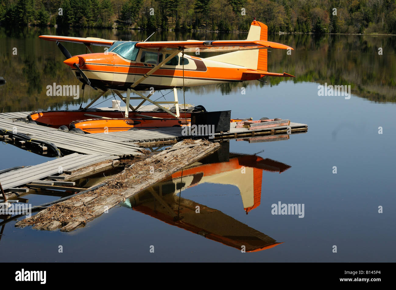 Cessna float plane hi-res stock photography and images - Alamy