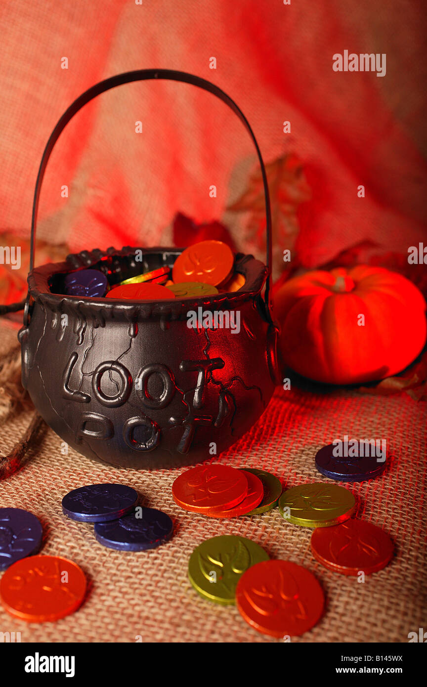 Pail full halloween candy hi-res stock photography and images - Alamy