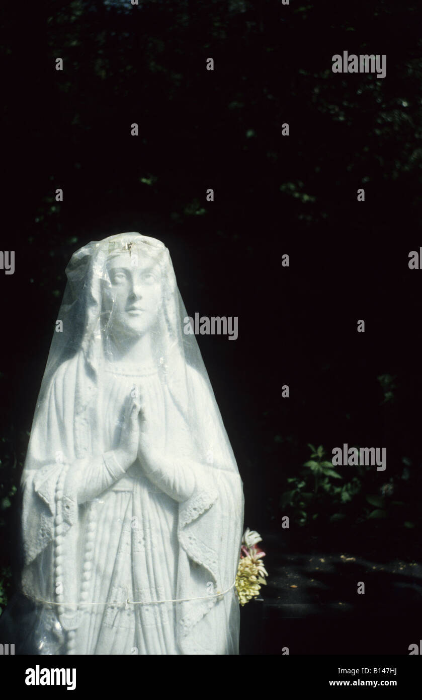 Highgate east cemetery hi-res stock photography and images - Alamy