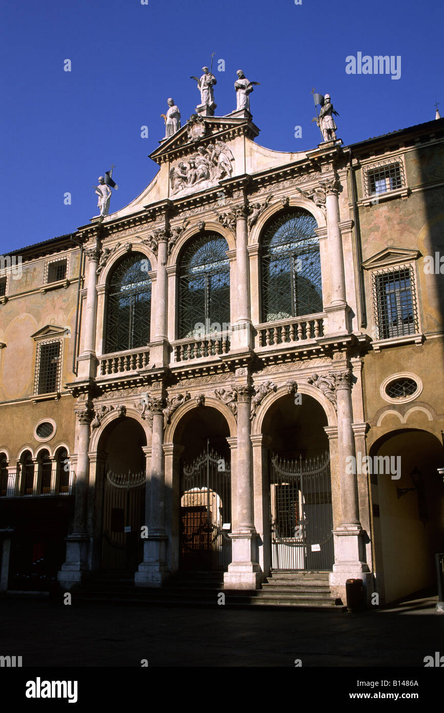 Italy, Veneto, Vicenza, Piazza dei Signori, church of San Vincenzo ...