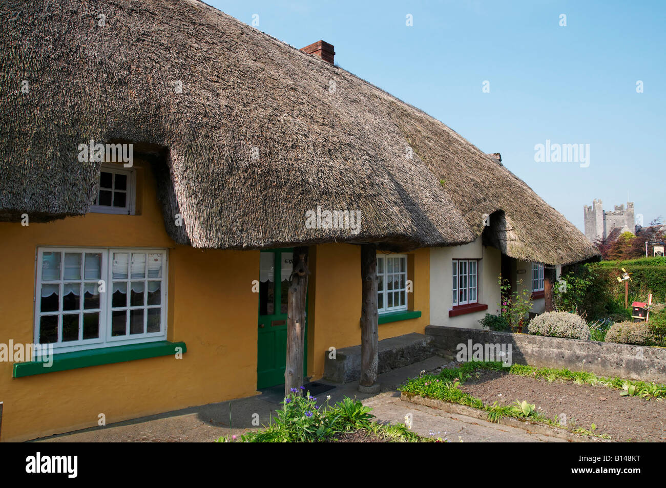 Thatched Cottage in Adare, Ireland Stock Photo - Alamy