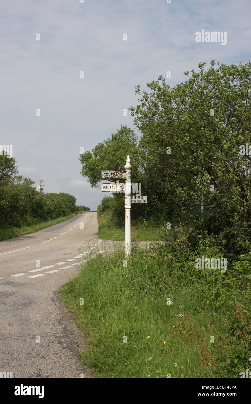 Country road signs cornwall hi-res stock photography and images - Alamy