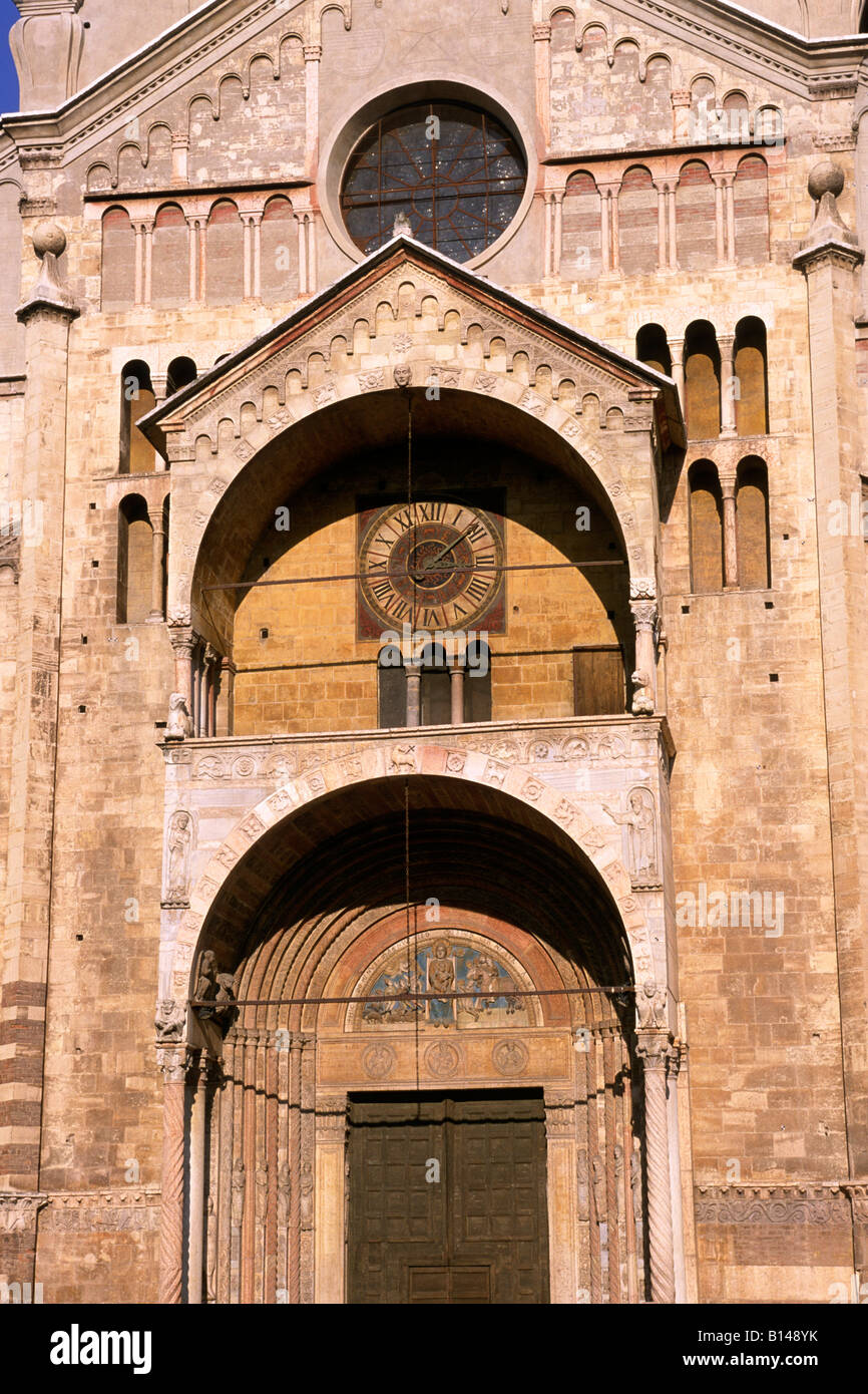 Portal of verona cathedral hi-res stock photography and images - Alamy