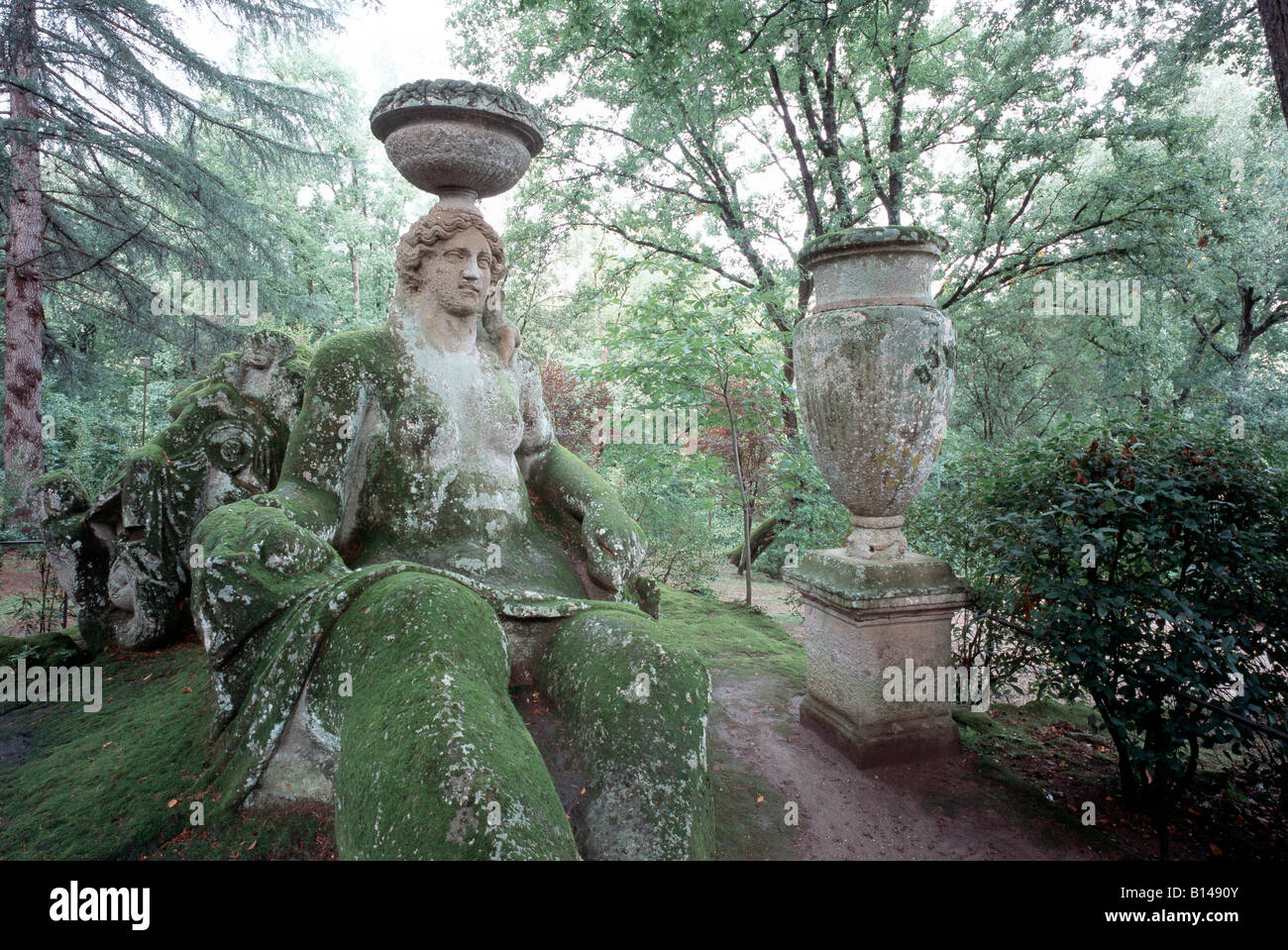 Bomarzo, Sacro Bosco, (Parco di Mostri), Demeter mit Vase Stock Photo ...