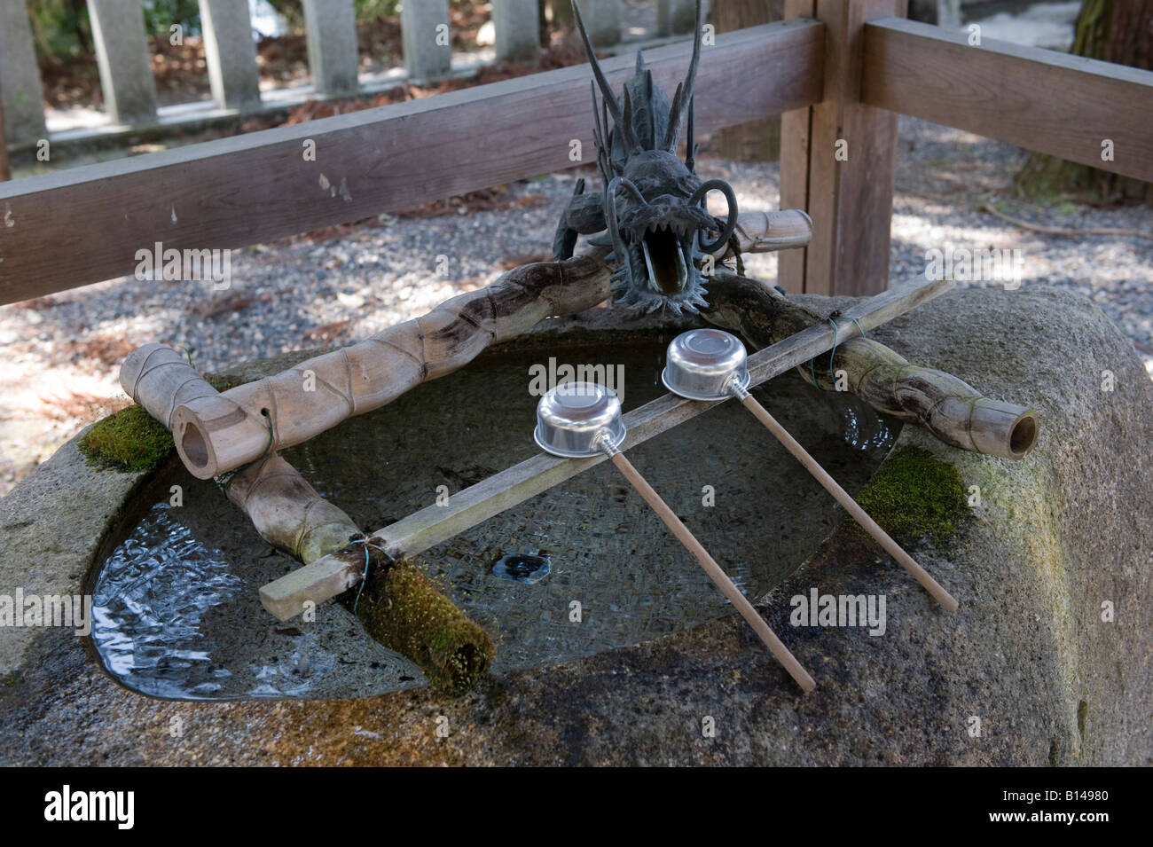 Shinto shrine ritual hi-res stock photography and images - Alamy