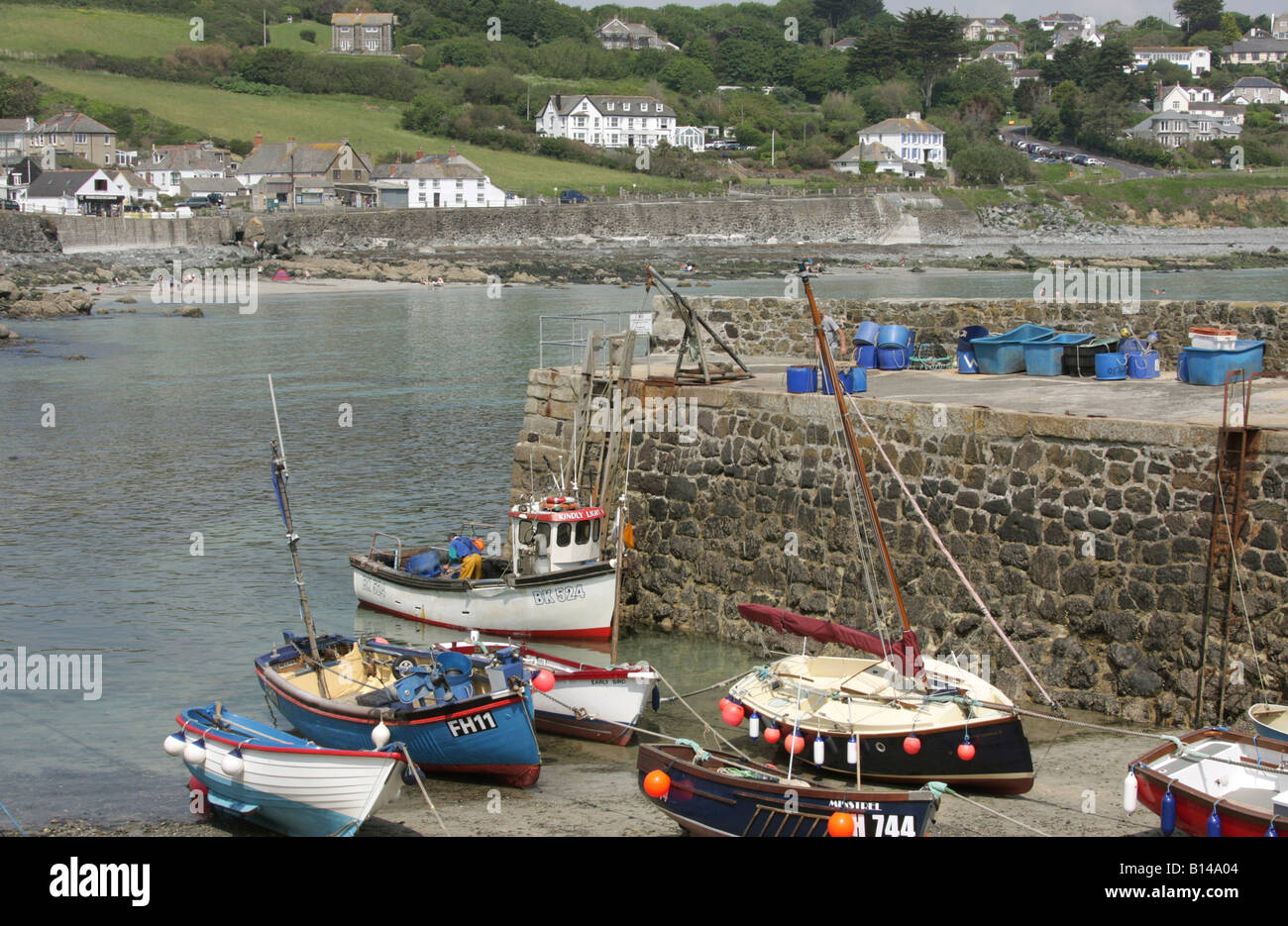 Crane lifting boat near house hi-res stock photography and images - Alamy