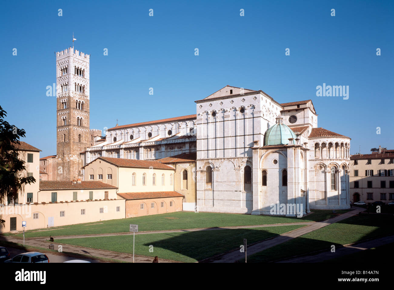 Lucca, Duomo, Blick von Südosten Stock Photo - Alamy