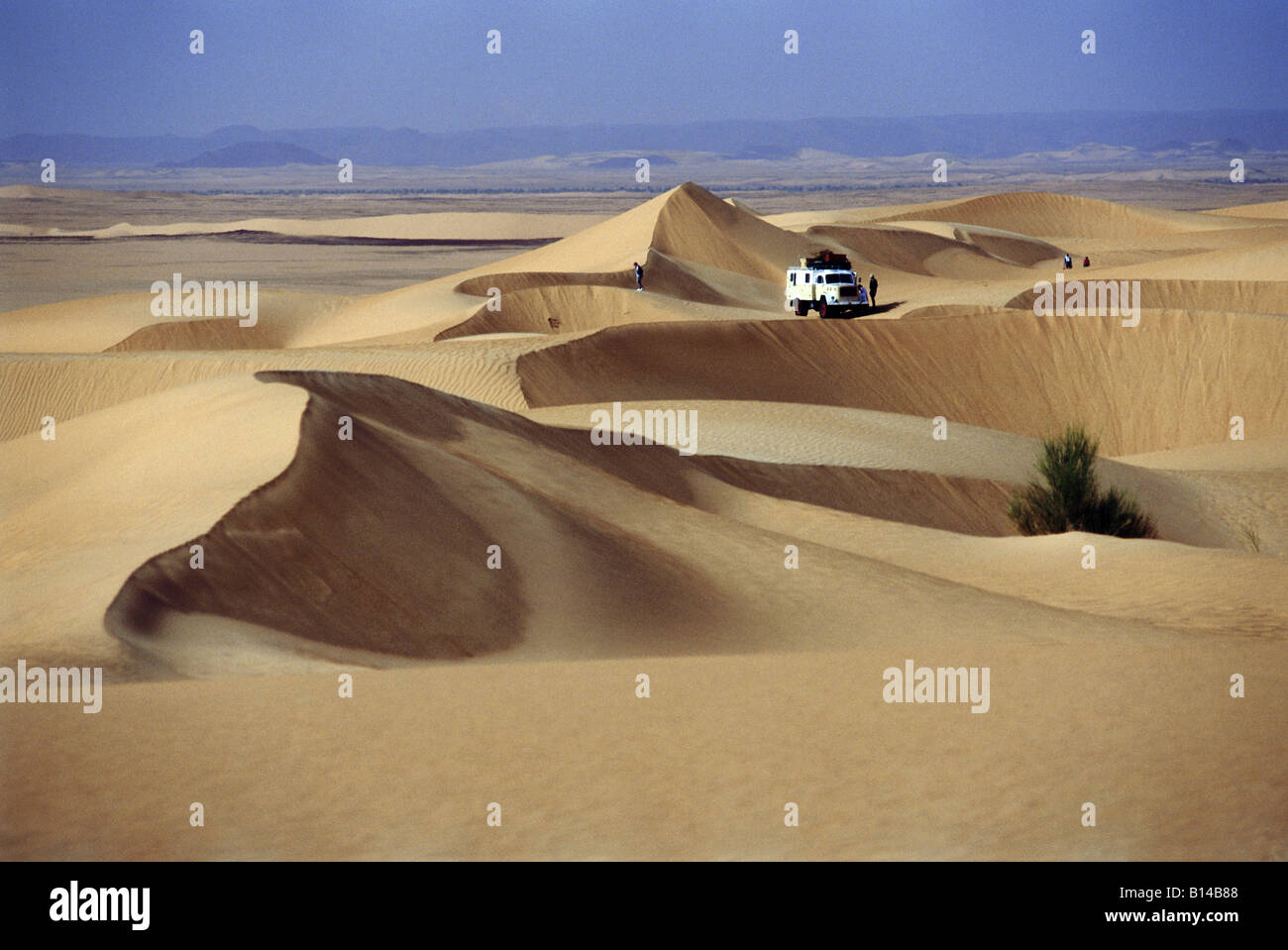 geography / travel, Sudan, landscapes, Bayuda Desert, expedition car in ...