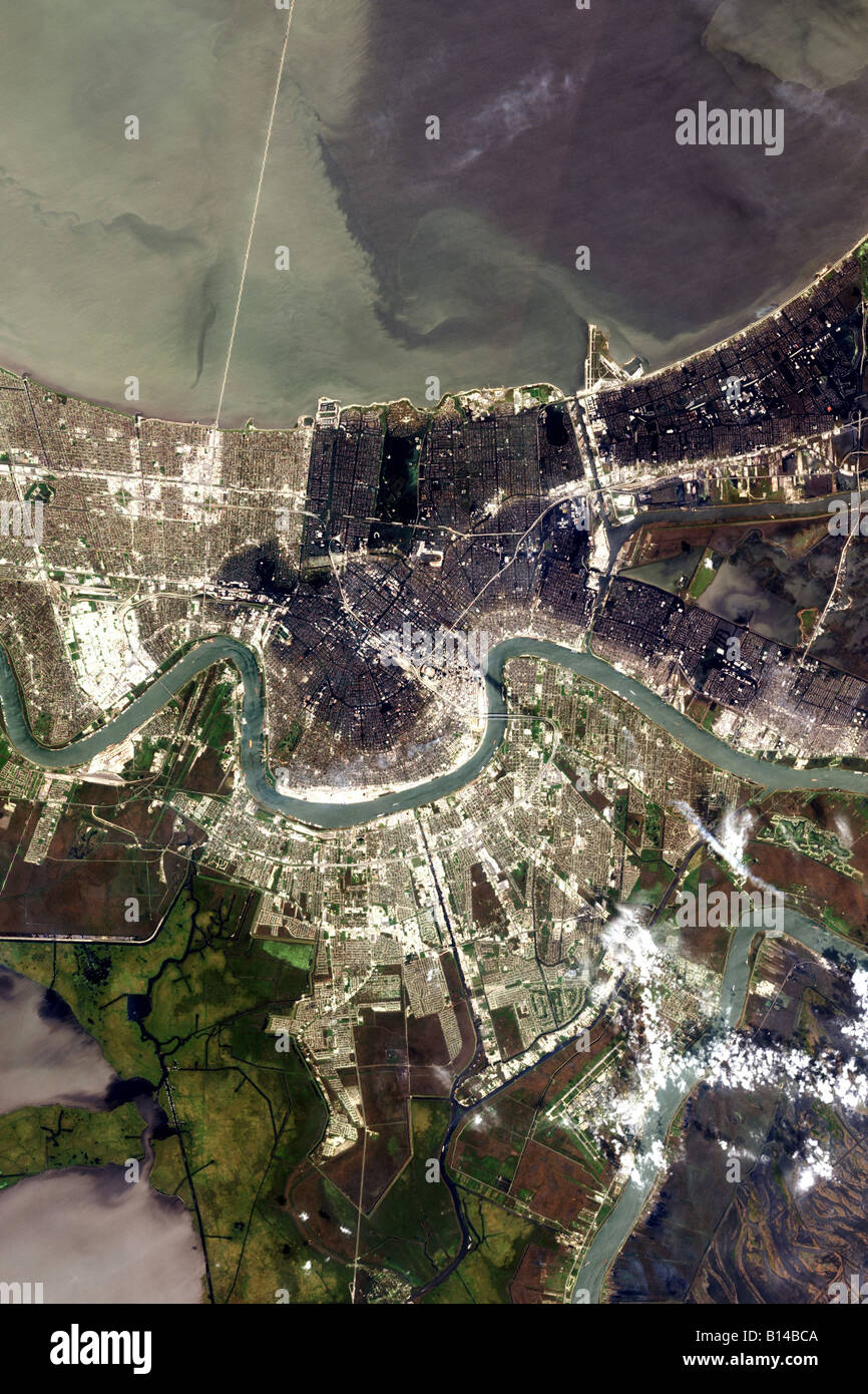 satellite image view of New Orleans in August 2005 showing the ...