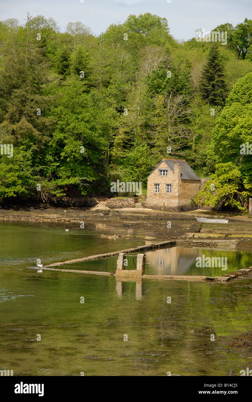 Riec-sur-Belon, Belon river Finistere Bretagne France Oyster park Stock ...