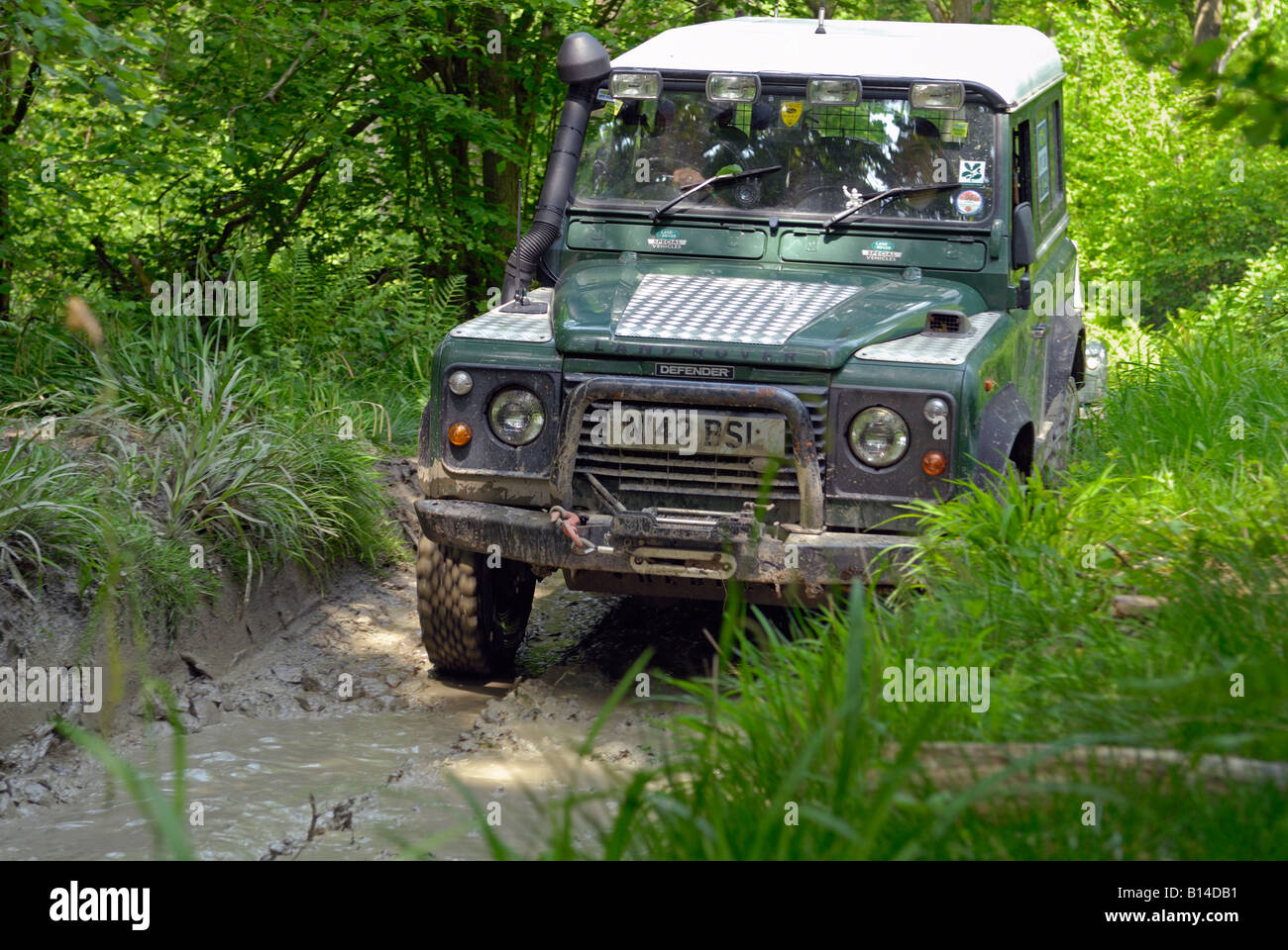 Land Rover Defender 90 competing at the ALRC National 2008 RTV Trial ...