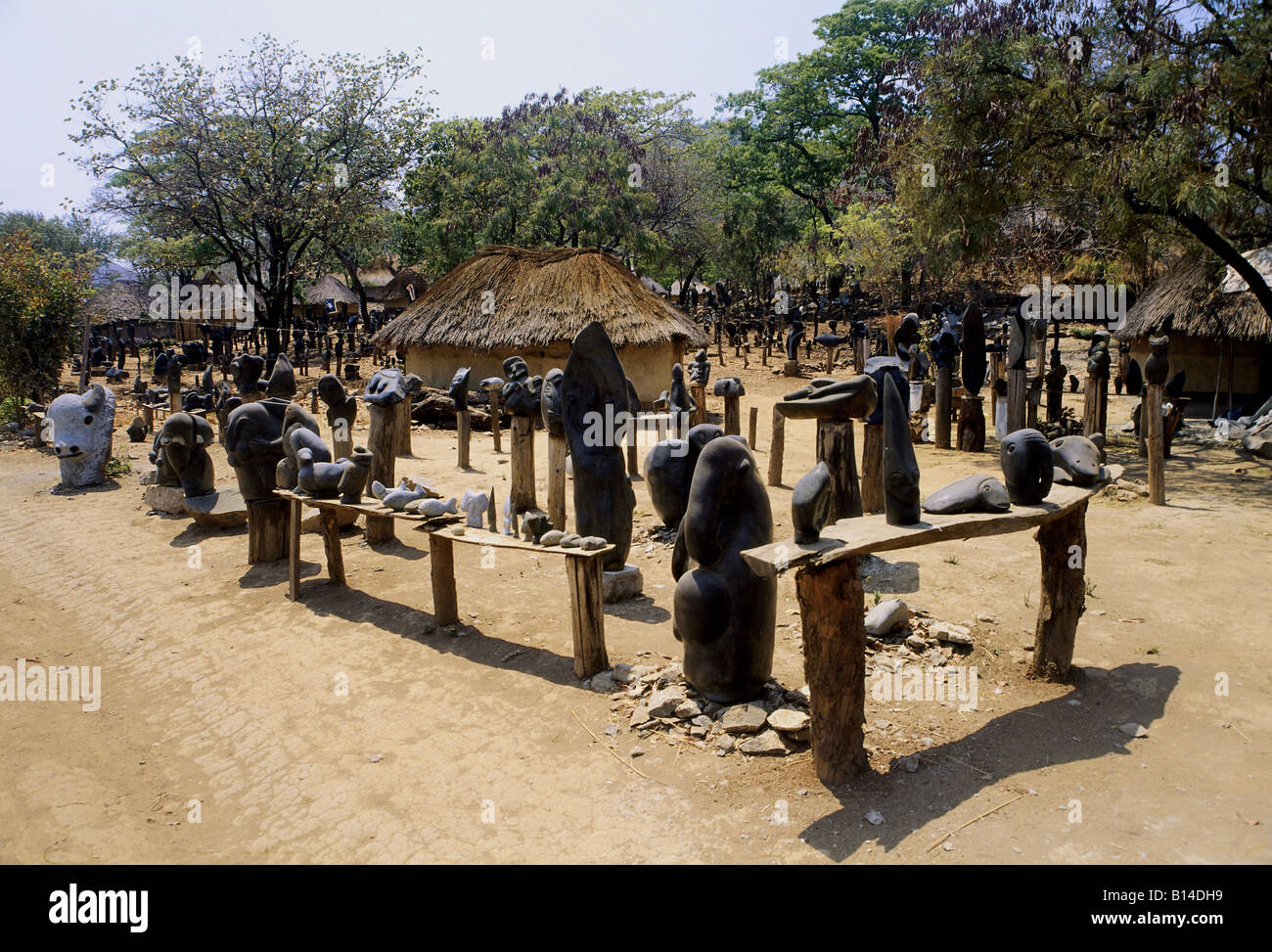 Zimbabwe hut hi-res stock photography and images - Alamy