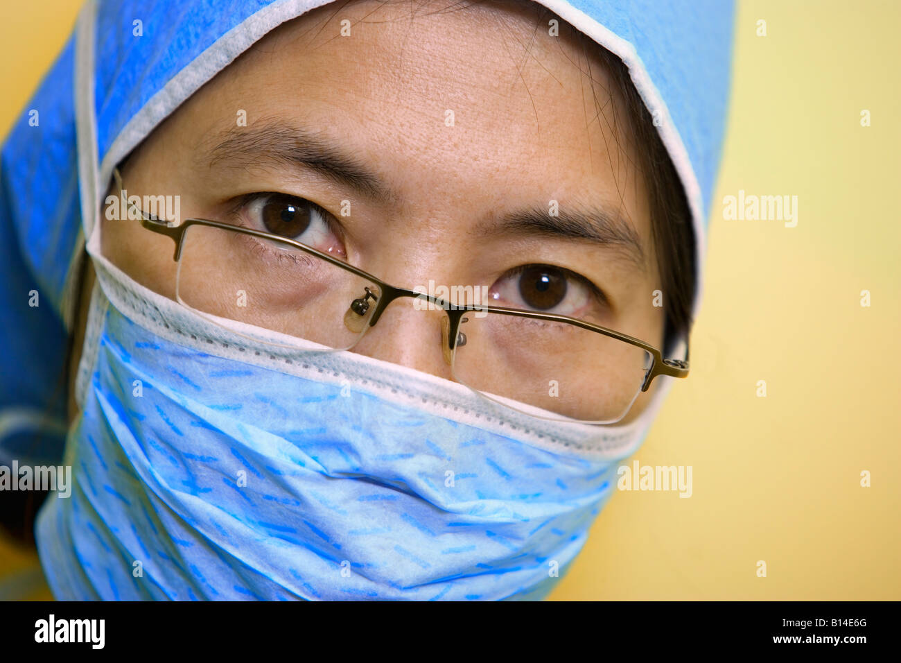 Doctor hands wearing protecting hi-res stock photography and images - Alamy