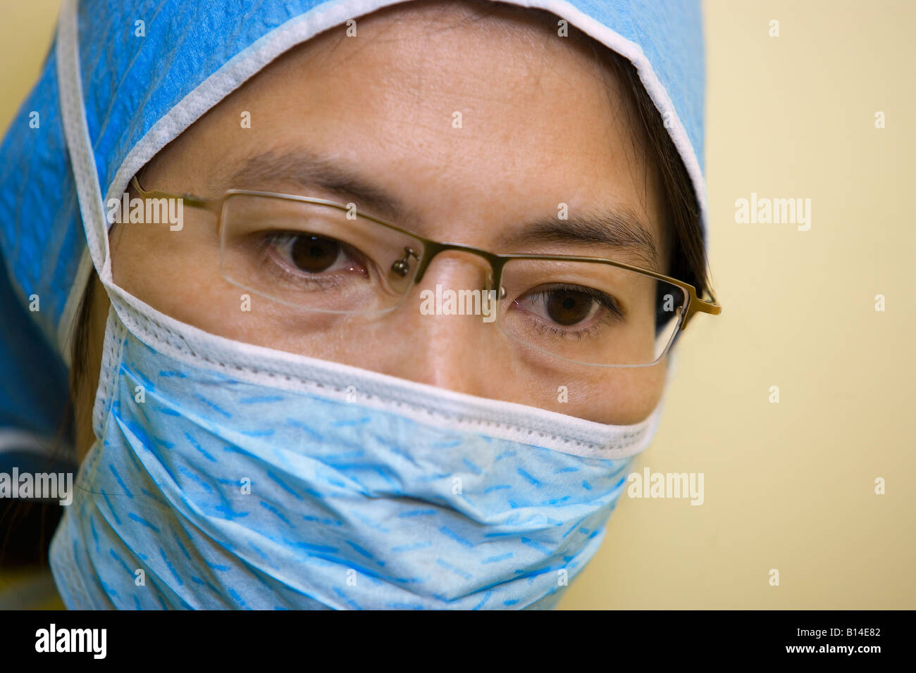 Portrait of surgeon wearing mask Stock Photo - Alamy